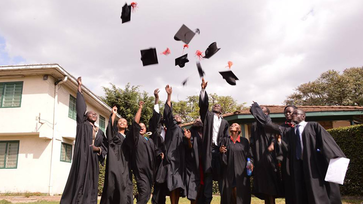 Estudiantes celebran su graduación alrededor del mundo | Generation ...